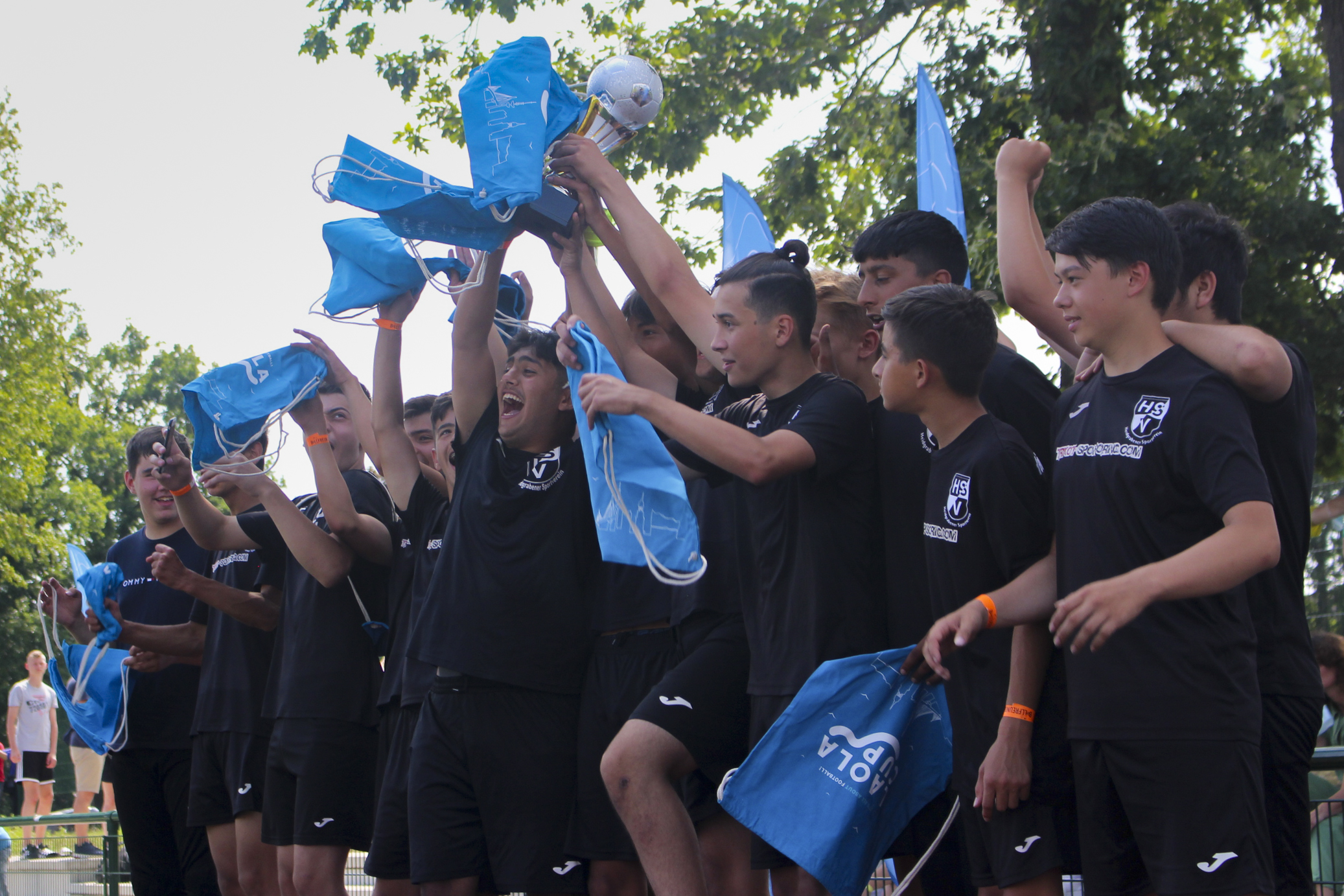 Make international contacts? - LAOLA Cup